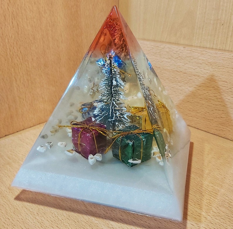 Pyramidal Epoxy Design Lamp | Handmade | Resin Art | Wireless Lamp ...