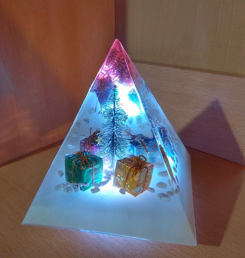 Pyramidal Epoxy Design Lamp | Handmade | Resin Art | Wireless Lamp ...