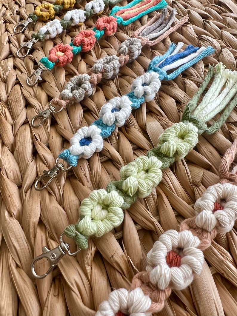 Daisy Macrame Keychains - Etsy