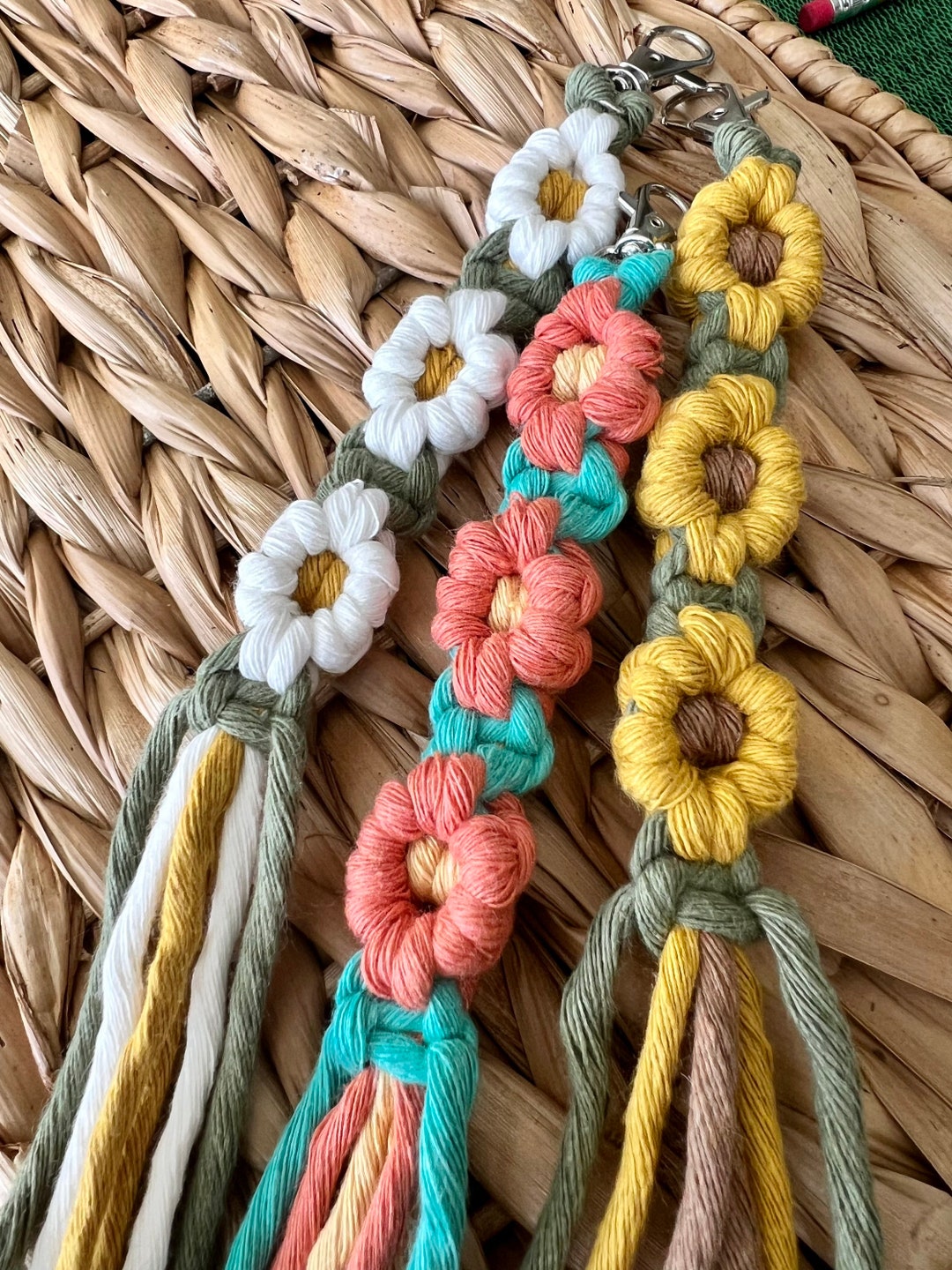 Daisy Macrame Keychains - Etsy