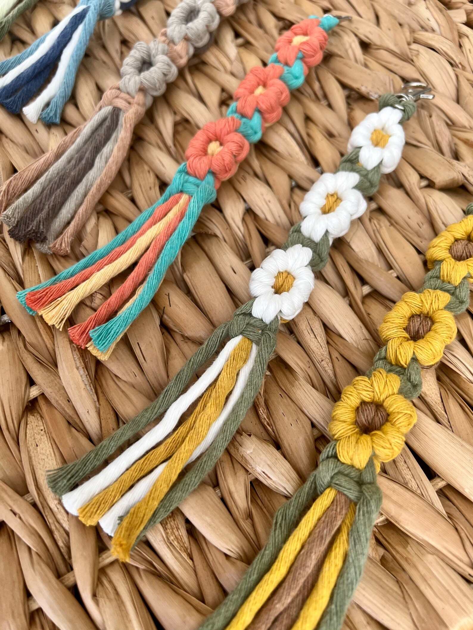 Daisy Macrame Keychains - Etsy