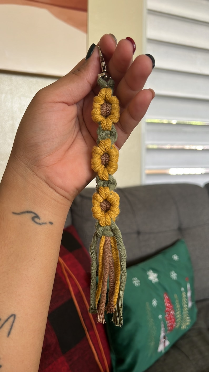 Daisy Macrame Keychains - Etsy