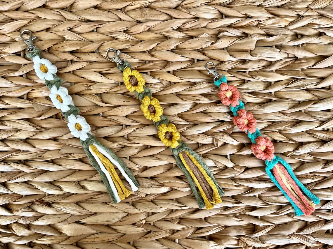 Daisy Macrame Keychains - Etsy