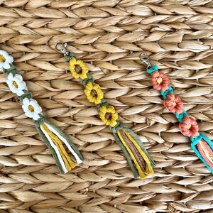 Daisy Macrame Keychains - Etsy