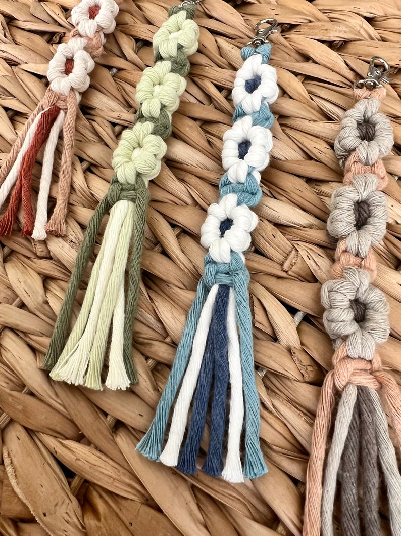 Daisy Macrame Keychains - Etsy