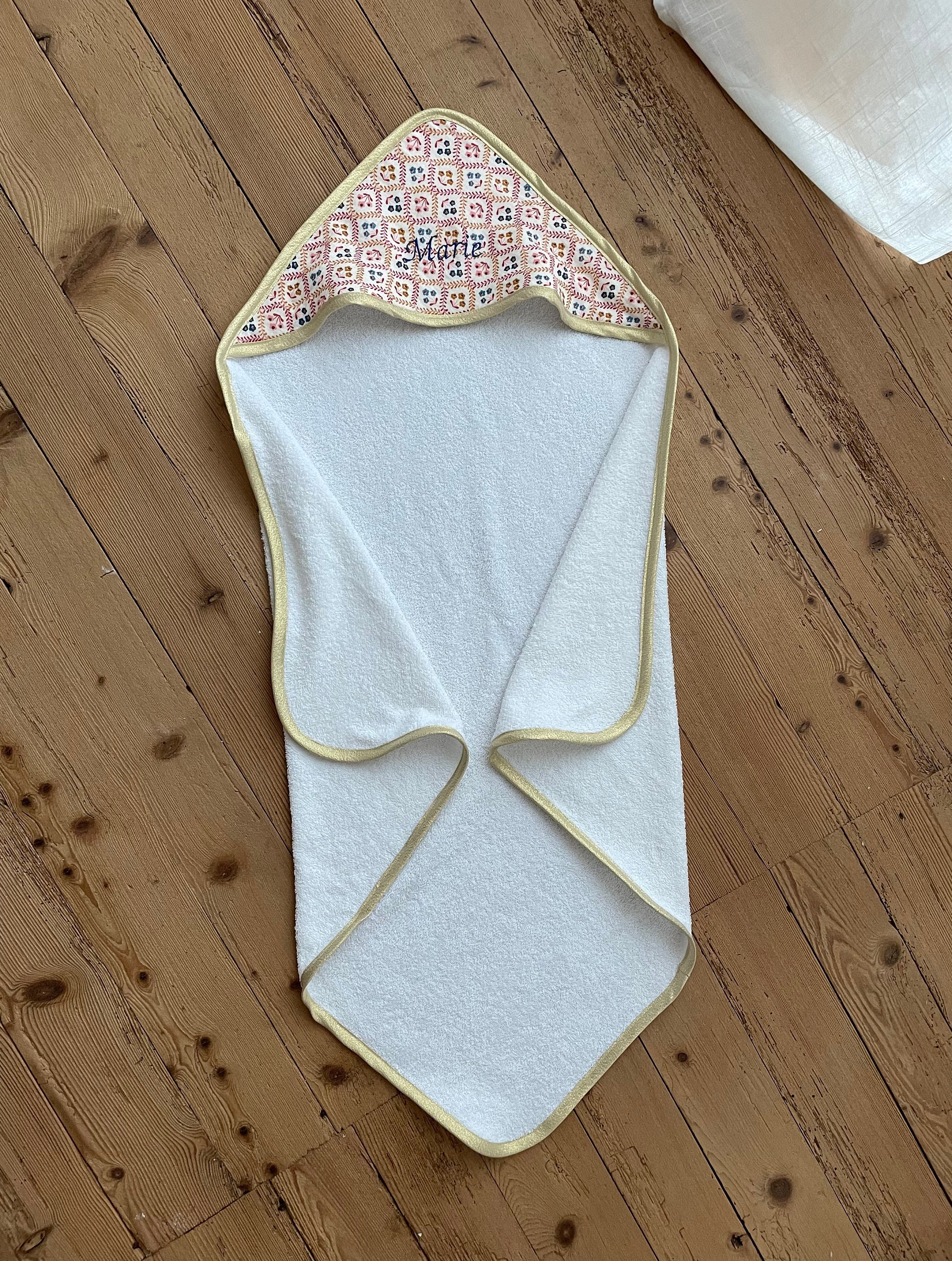 PERSONALIZED BATH CAPE - Etsy