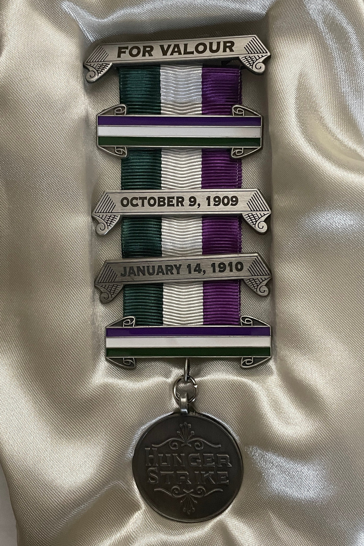 Rare Reproduction Suffragette *hunger Strike Medal* + Velvet Pouch ...