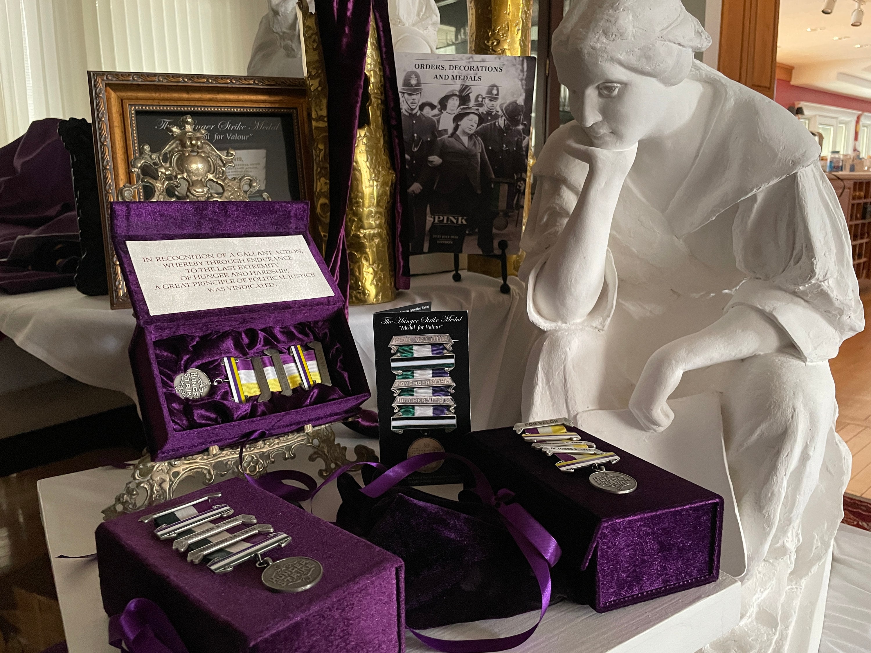 Rare Reproduction Suffragette *hunger Strike Medal* + Velvet Pouch ...