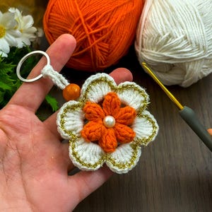 3D Crochet Puffy Flower Keychain Pattern, Amigurumi Floral Key Ring PDF ...