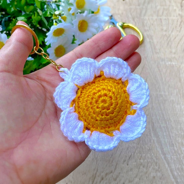 Daisy Keychain - Etsy