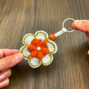 3D Crochet Puffy Flower Keychain Pattern, Amigurumi Floral Key Ring PDF ...