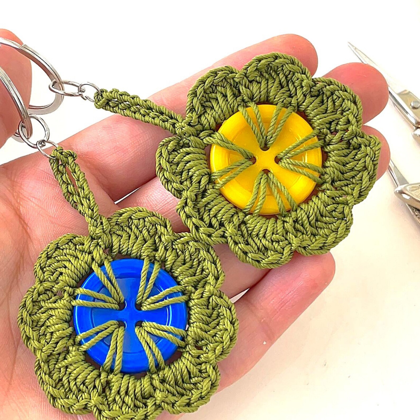 Retro Button Bloom Keychain Crochet Pattern, Easy Upcycled DIY Bag ...