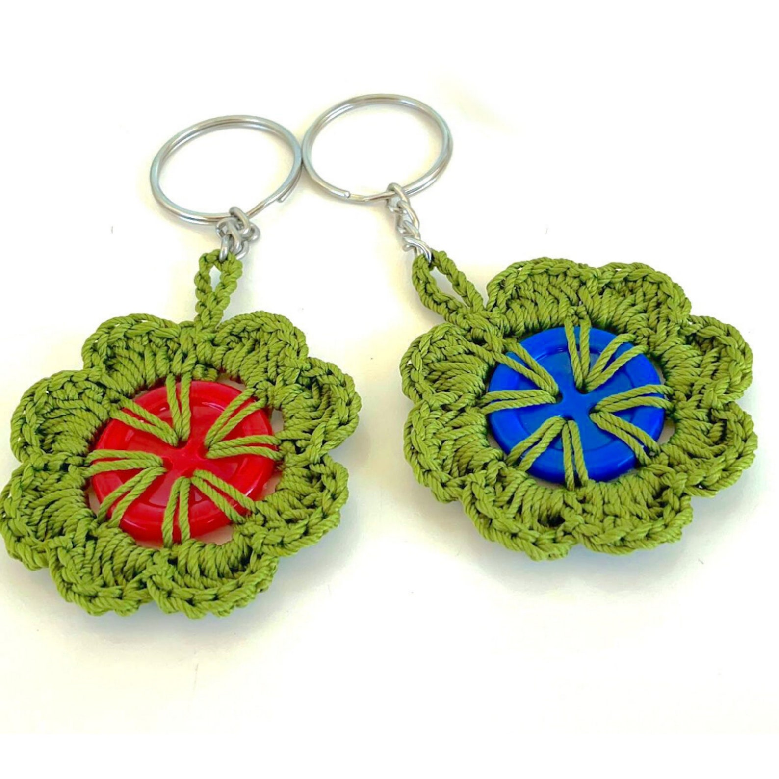 Retro Button Bloom Keychain Crochet Pattern, Easy Upcycled DIY Bag ...