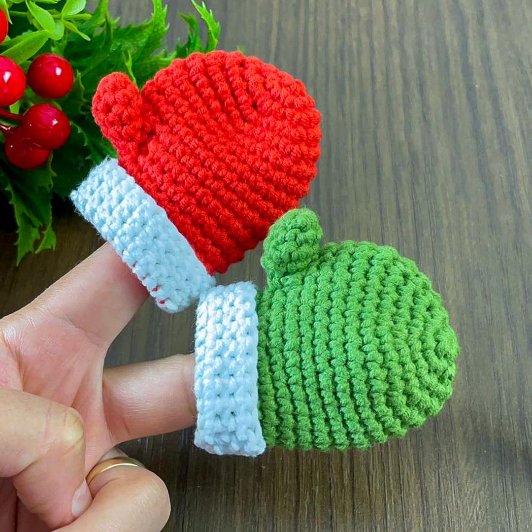 Crochet Christmas Mitten Ornament Pattern, DIY Holiday Amigurumi ...