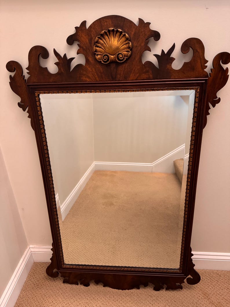Henkel Harris Chippendale Style Mahogany Mirror With Shell Crest 29" X ...