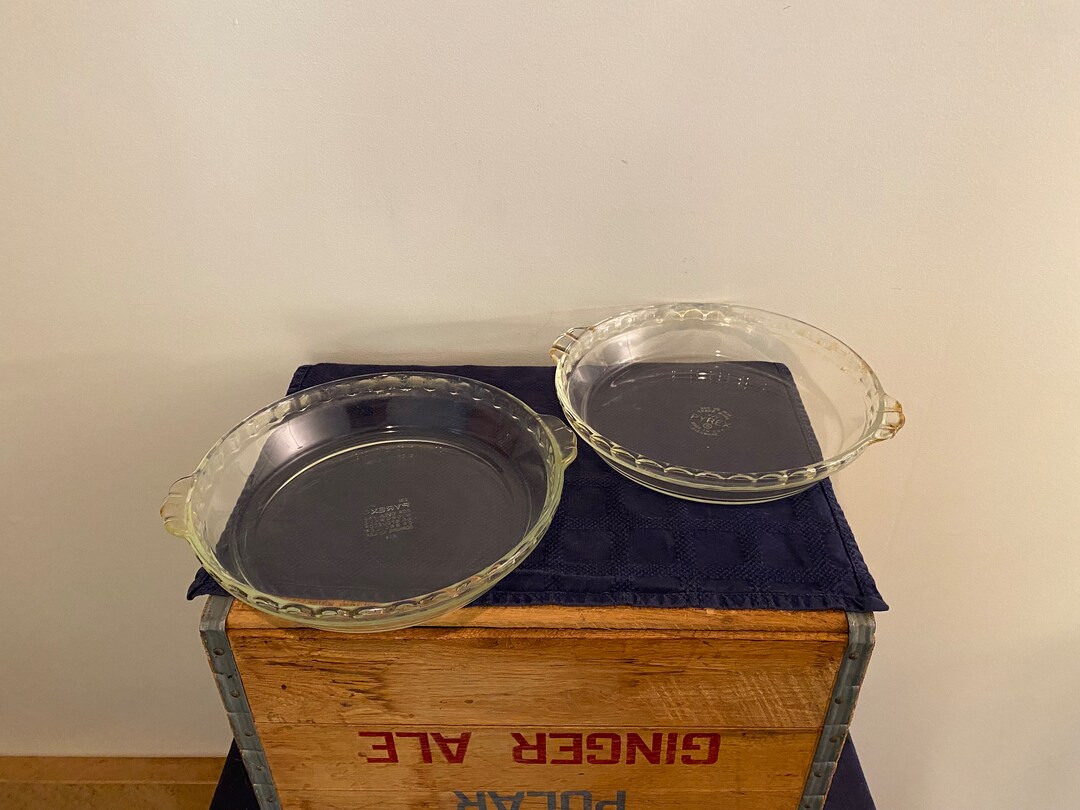 Set of 2 Vintage Pyrex 229 Glass Deep Pie Plate Scalloped Fluted Edge 9 ...