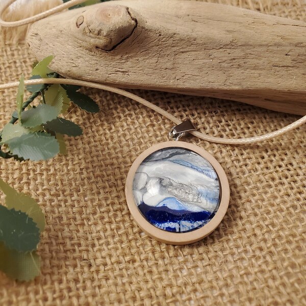 Round Wood Pendant - Etsy