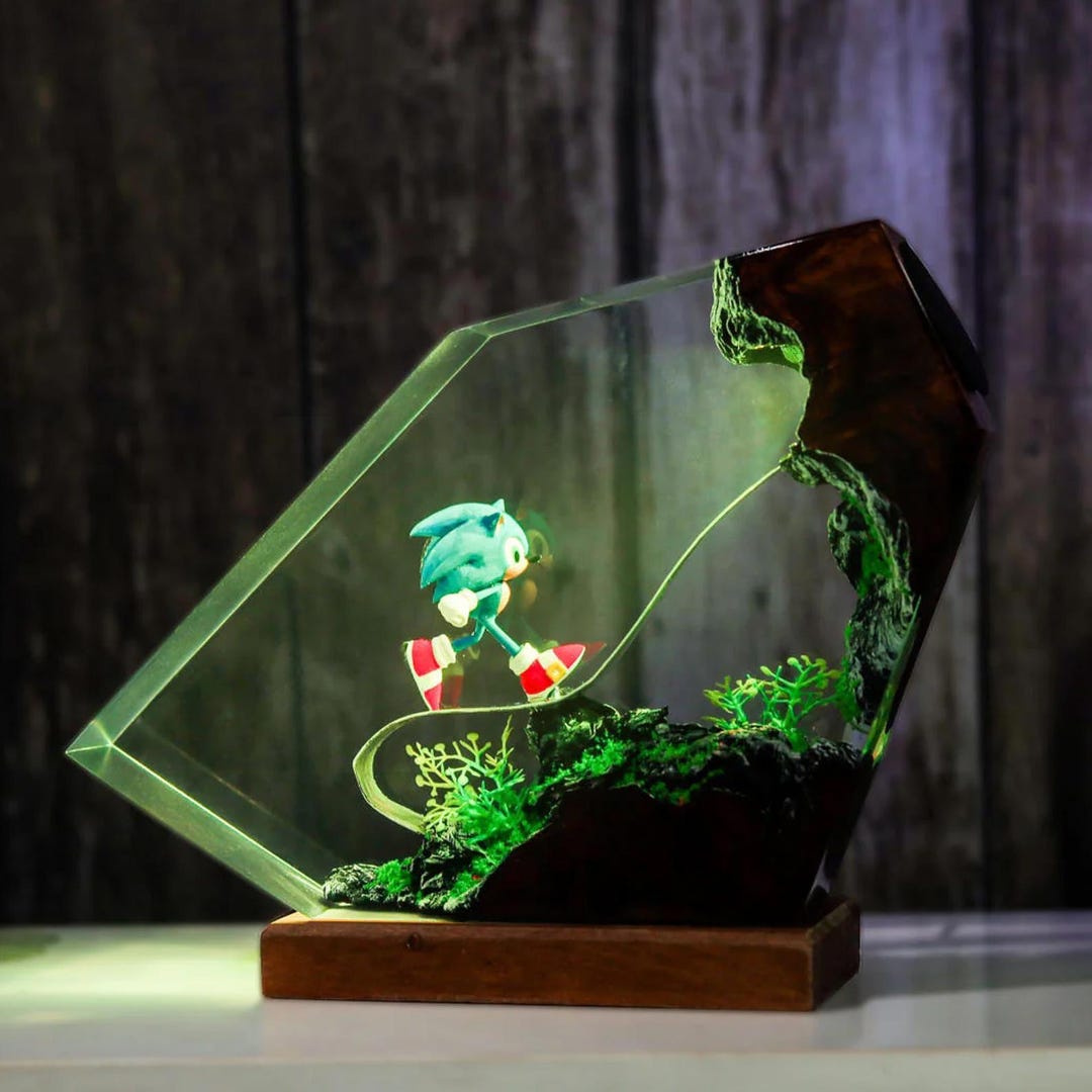 Sonic the Hedgehog Resin Lamp, Polygon Prism, Wood Base (LED Night ...