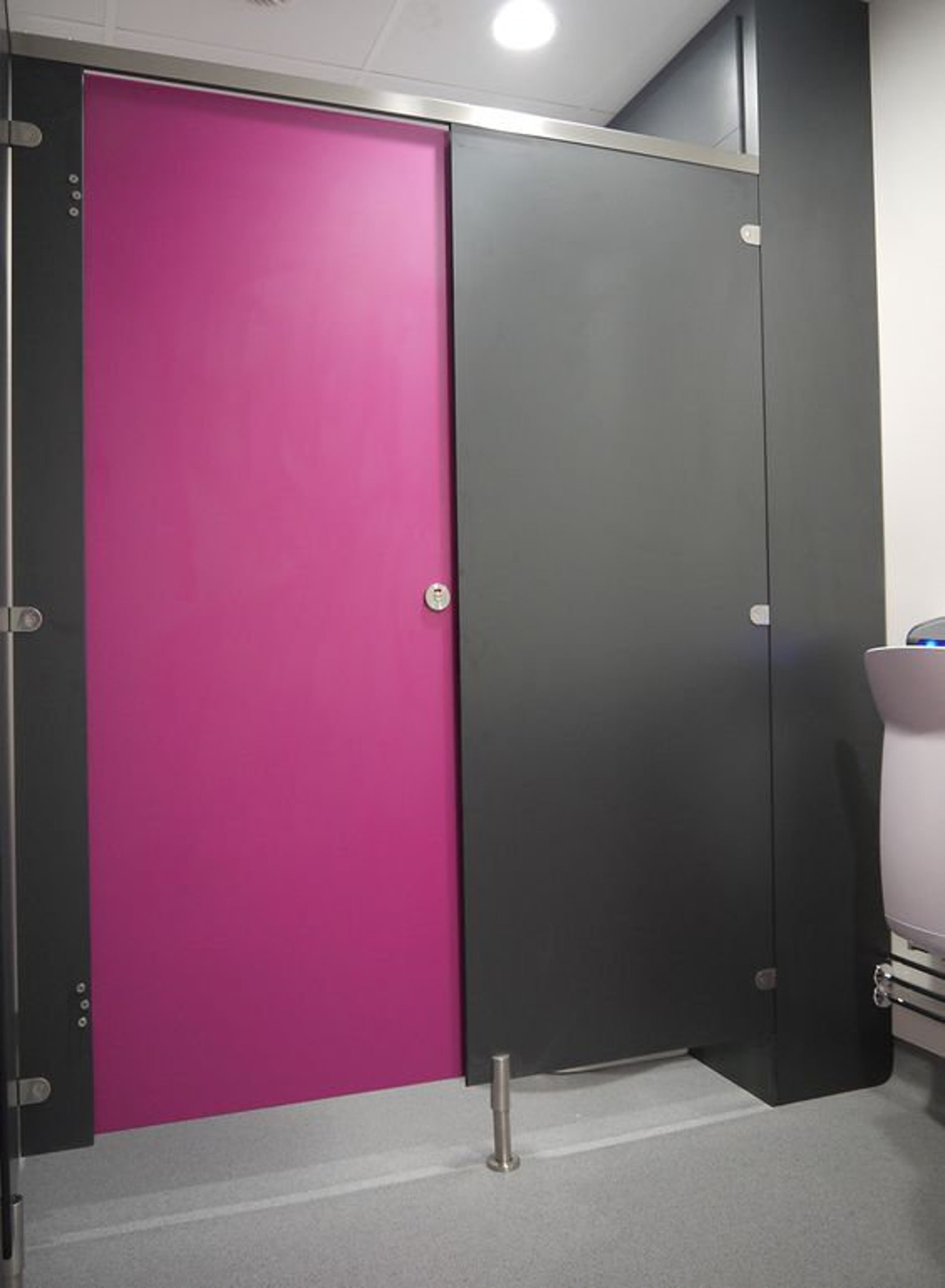Changing Cubicles for Swimming Pools: Made-to-measure, Available in a ...