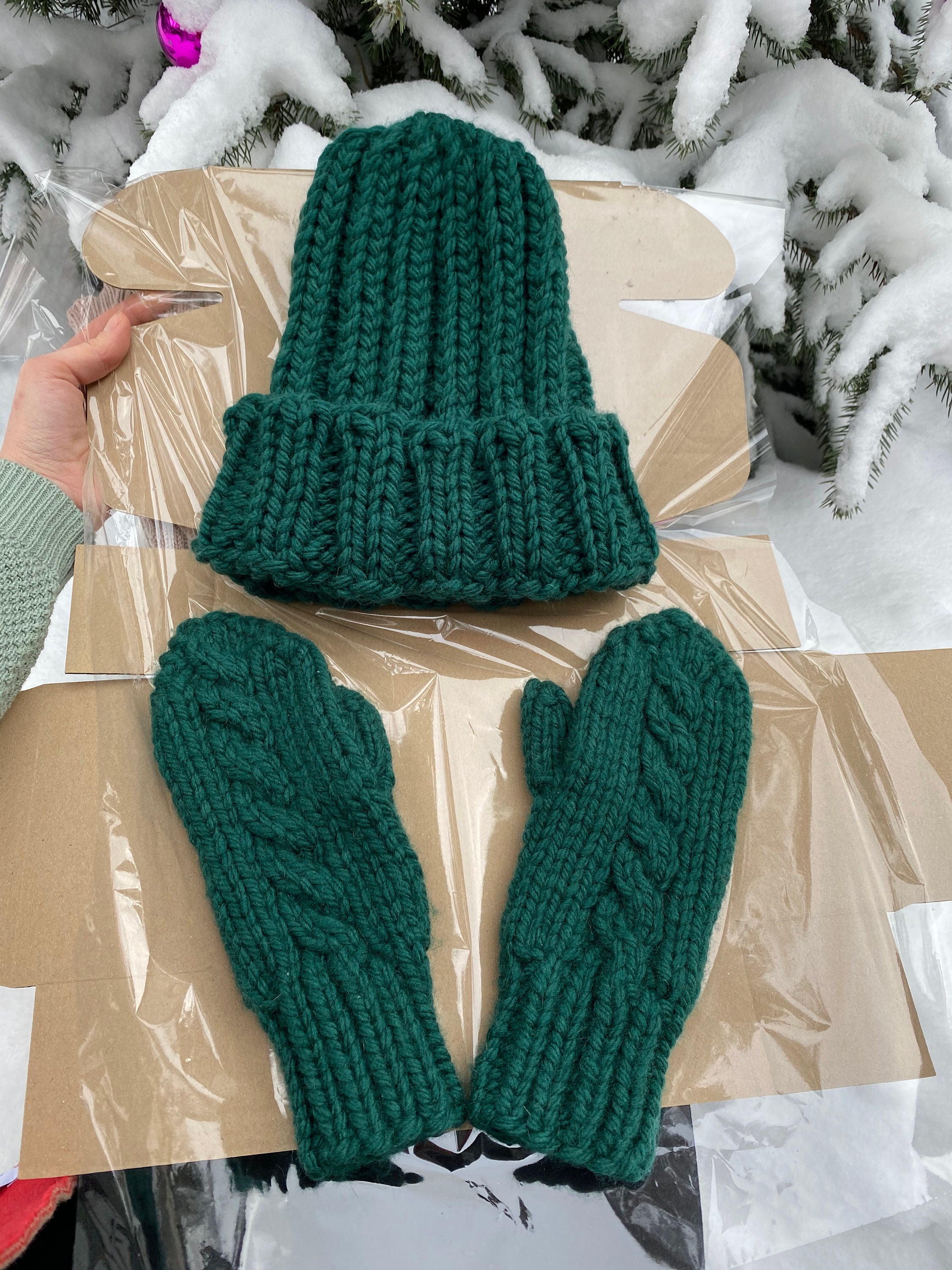 Hand made Bini Hat and Mittens set | Etsy
