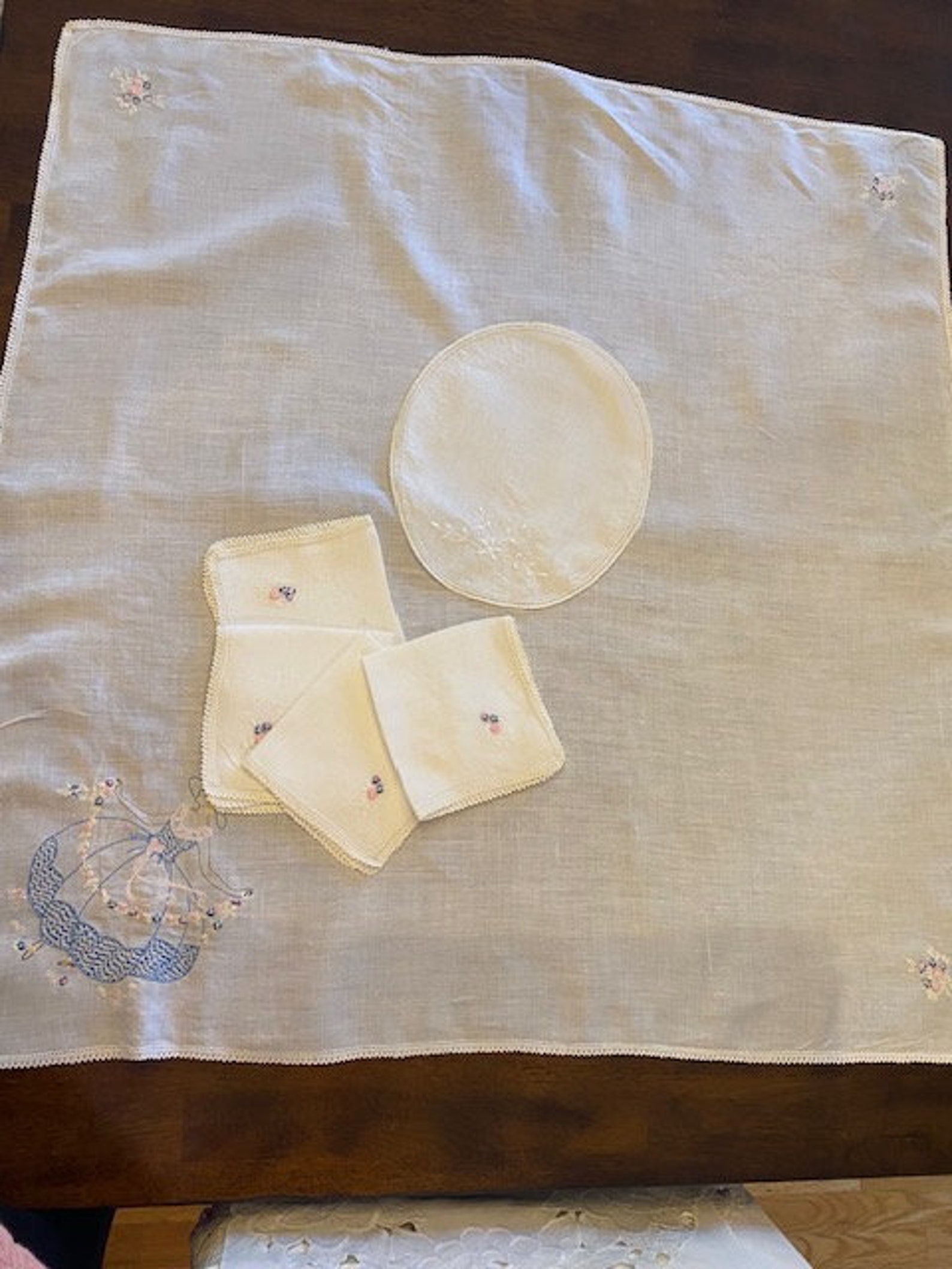 33.5 in W X 35 in L Vintage Embroidered Southern Bell - Etsy