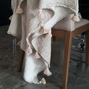 Pom Pom Muslin Throw Tassel Throw, OEKO-TEX Certified 4 Layer Muslin ...