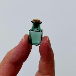 Miniature Glass Vase Cute Bottles Gift Tiny Jar Mini Glass Color Flask ...