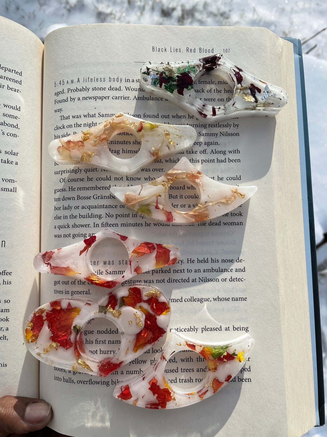 Resin Pressed Flowers Book Holders Thumb Buddy Resin Bookmark Bookish ...
