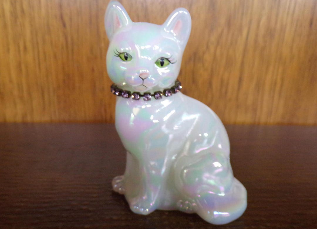 2501 Fenton Glass 4" Hand-painted Vtg Pearly White Sitting Cat/ Kitten ...