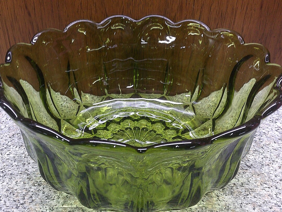 Anchor Hocking Fairfield Pattern 9 Green Glass Bowl Scalloped Rim Great ...