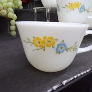 2308 Pyrex Flirtation Wildflowers & Butterflies Milk Glass 8 Oz Coffee ...