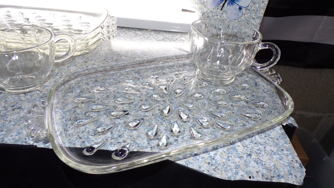 2209 Hazel Atlas Tear Drop Vintage Snack Sets- 4 Cups (4 Oz) & 4 Trays ...