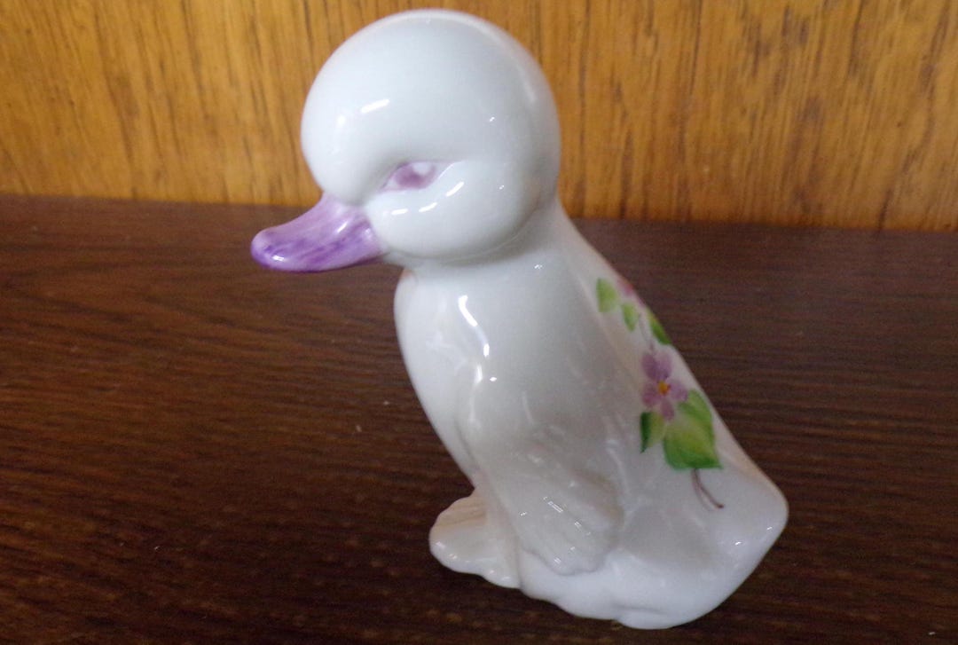 2501 Fenton Milk Glass Violets in the Snow Vintage 4" Duckling - Fenton ...