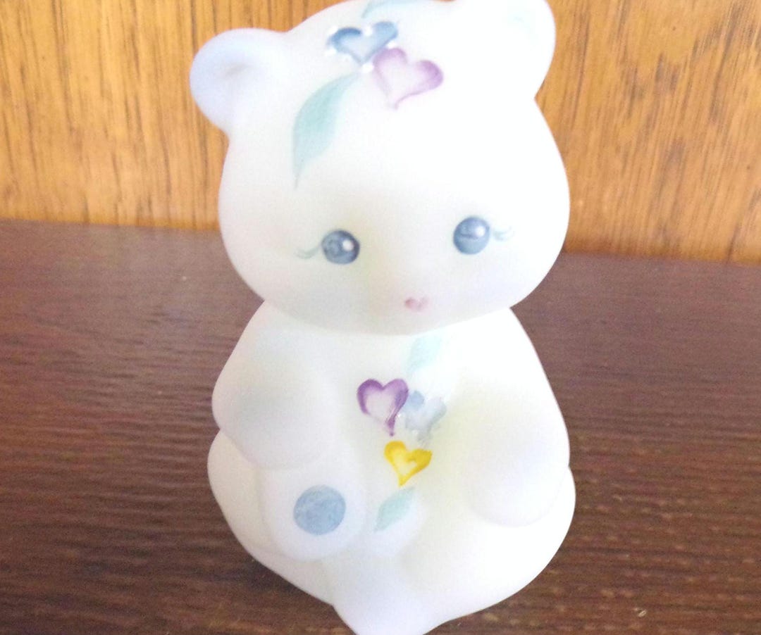 2501 Fenton Glass 4" Hand-painted Vintage White Satin Sitting Bear W ...