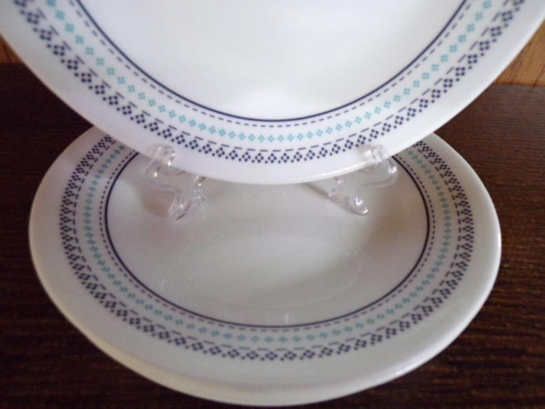 2507 Corelle Folk Stitch 6.75" Vintage Teal / Blue on White Bread ...