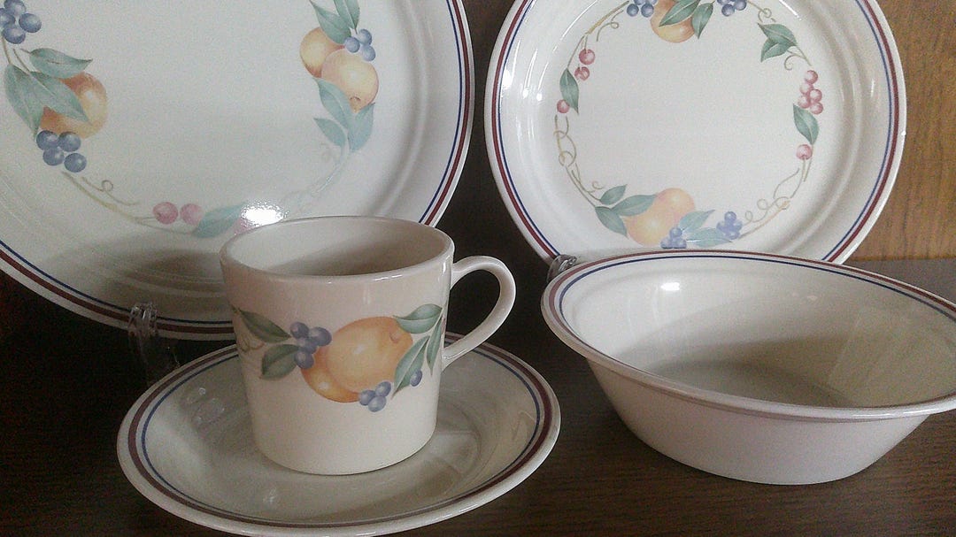 2412 Corelle Abundance Mixed Fruit Pattern Dinnerware - Great Condition ...