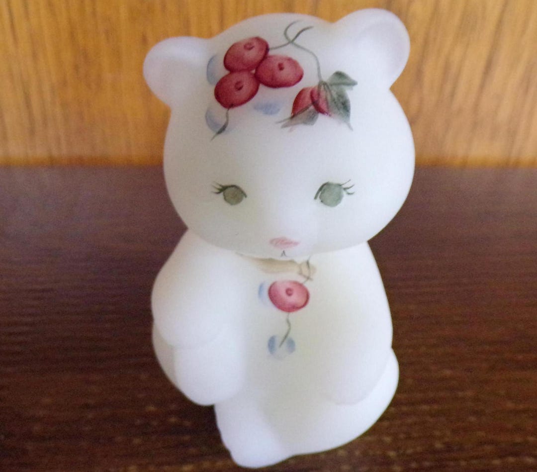 2501 Fenton Glass 4" Hand-painted Vintage White Satin Sitting Bear W ...