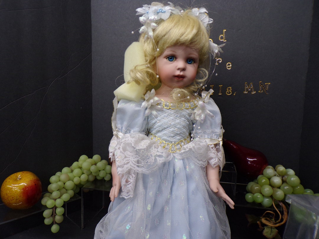 2305 Ashton Drake Gallery 17" Collectable Doll With Stand - No ...