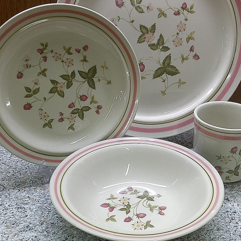 Strawberry Dinnerware - Etsy
