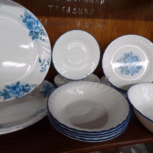 2504 Corelle Blue Velvet Swirl Dinnerware - Blue Roses - Great ...
