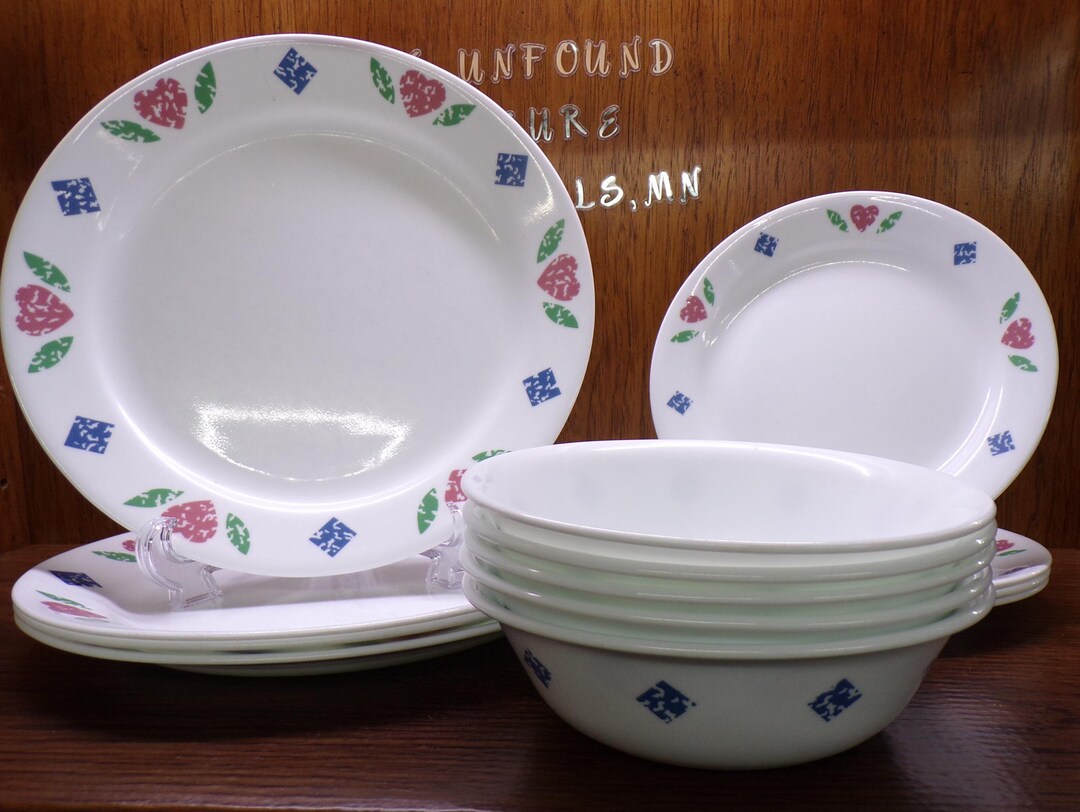 2501 Corelle Quilt Pattern Dinnerware 12 Pc Set - Red Hearts & Blue ...