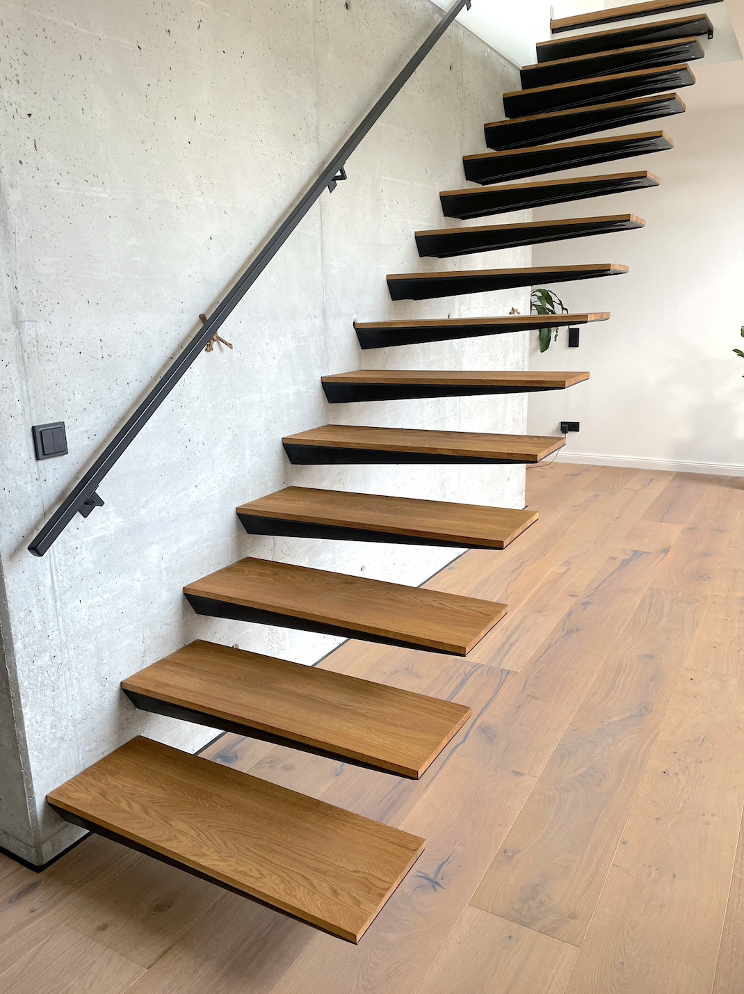 Floating Stair Treads, Cantilever Staircase Made of Steel and Oak ...