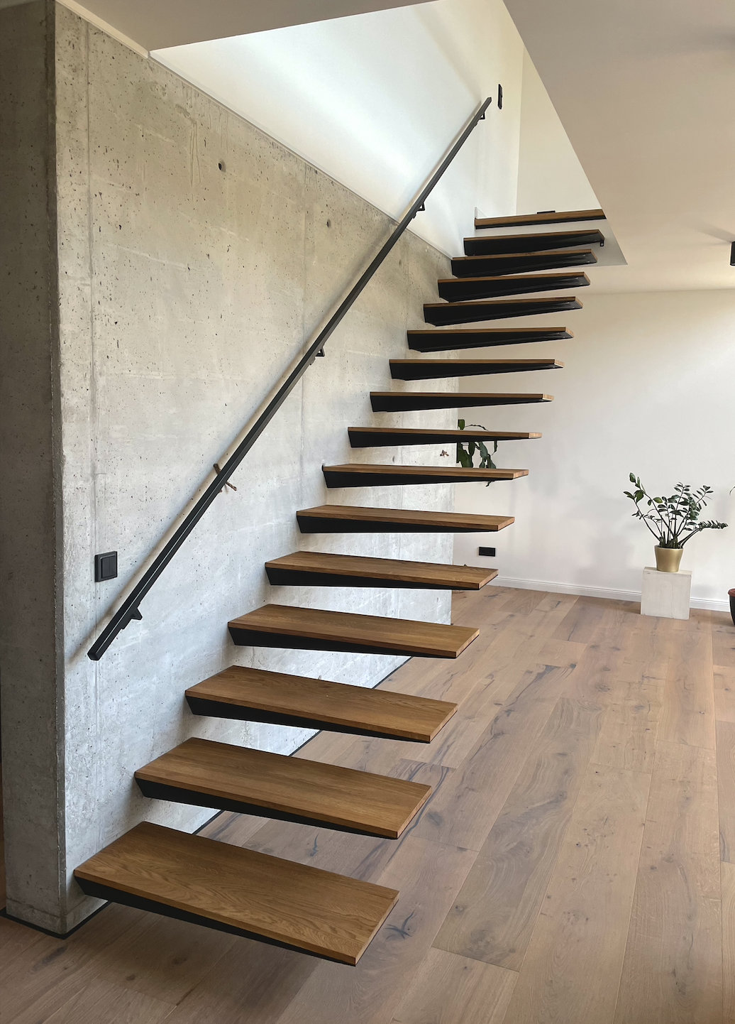 Floating Stair Treads, Cantilever Staircase Made of Steel and Oak ...