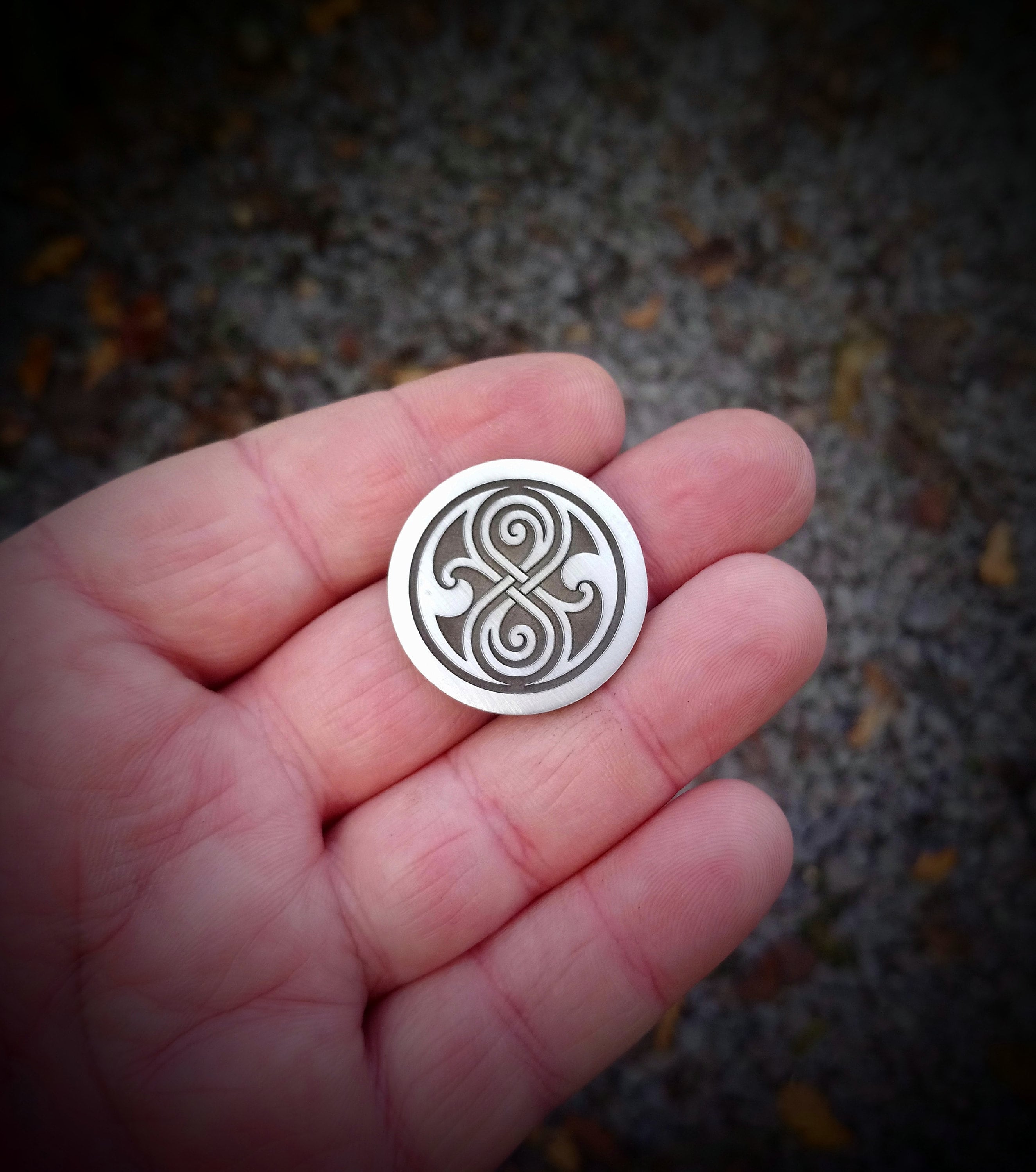Gallifreyan Seal of Rassilon & TARDIS Custom Engraved Metal Disc ...