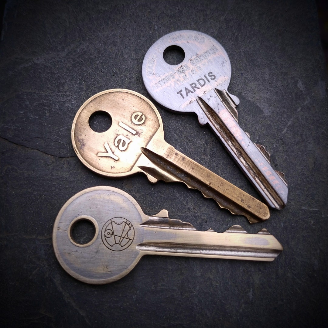 Personalised Yale Tardis Key - Laser Engraved Text. Doctor Who Cosplay ...
