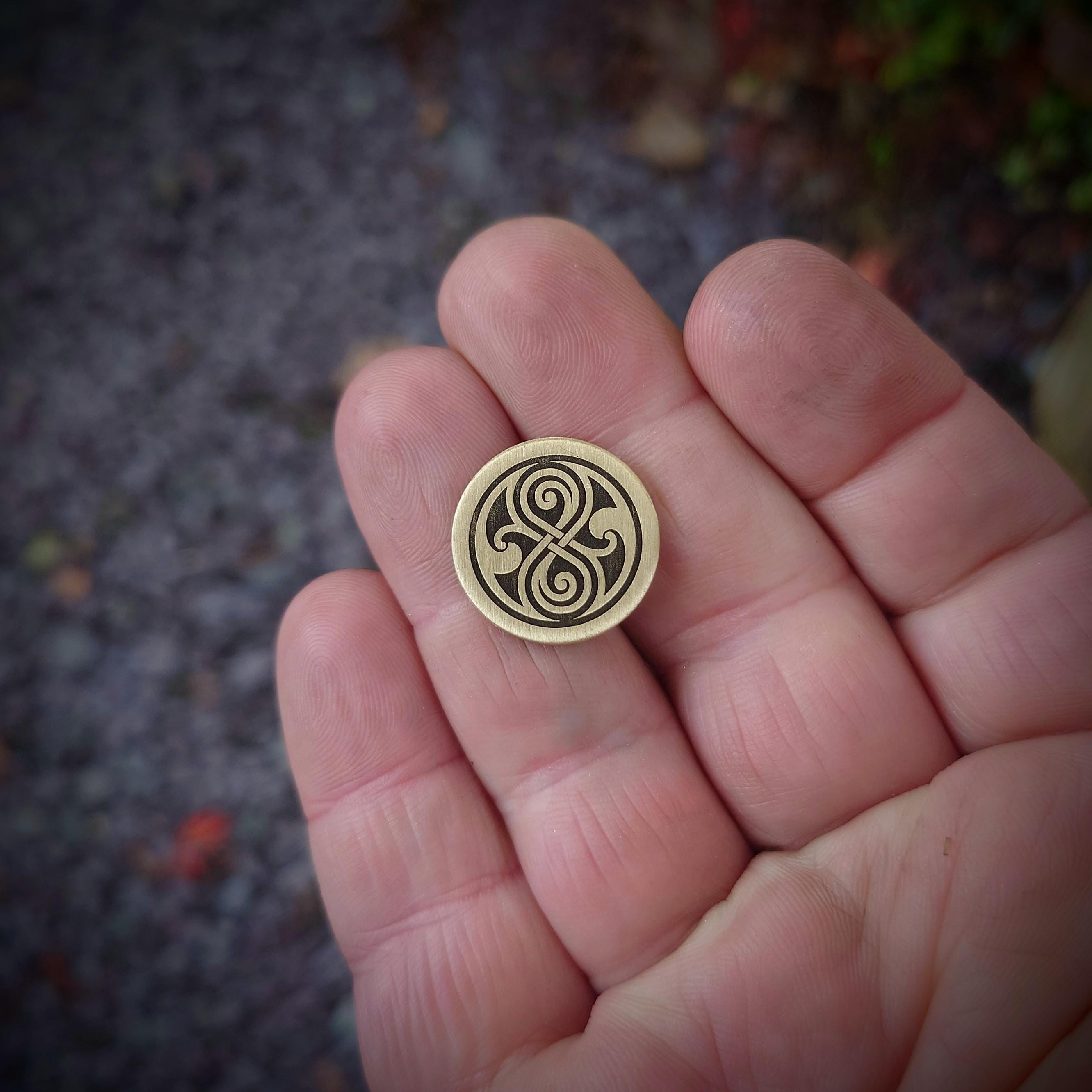 Gallifreyan Seal of Rassilon & TARDIS Custom Engraved Metal Disc ...