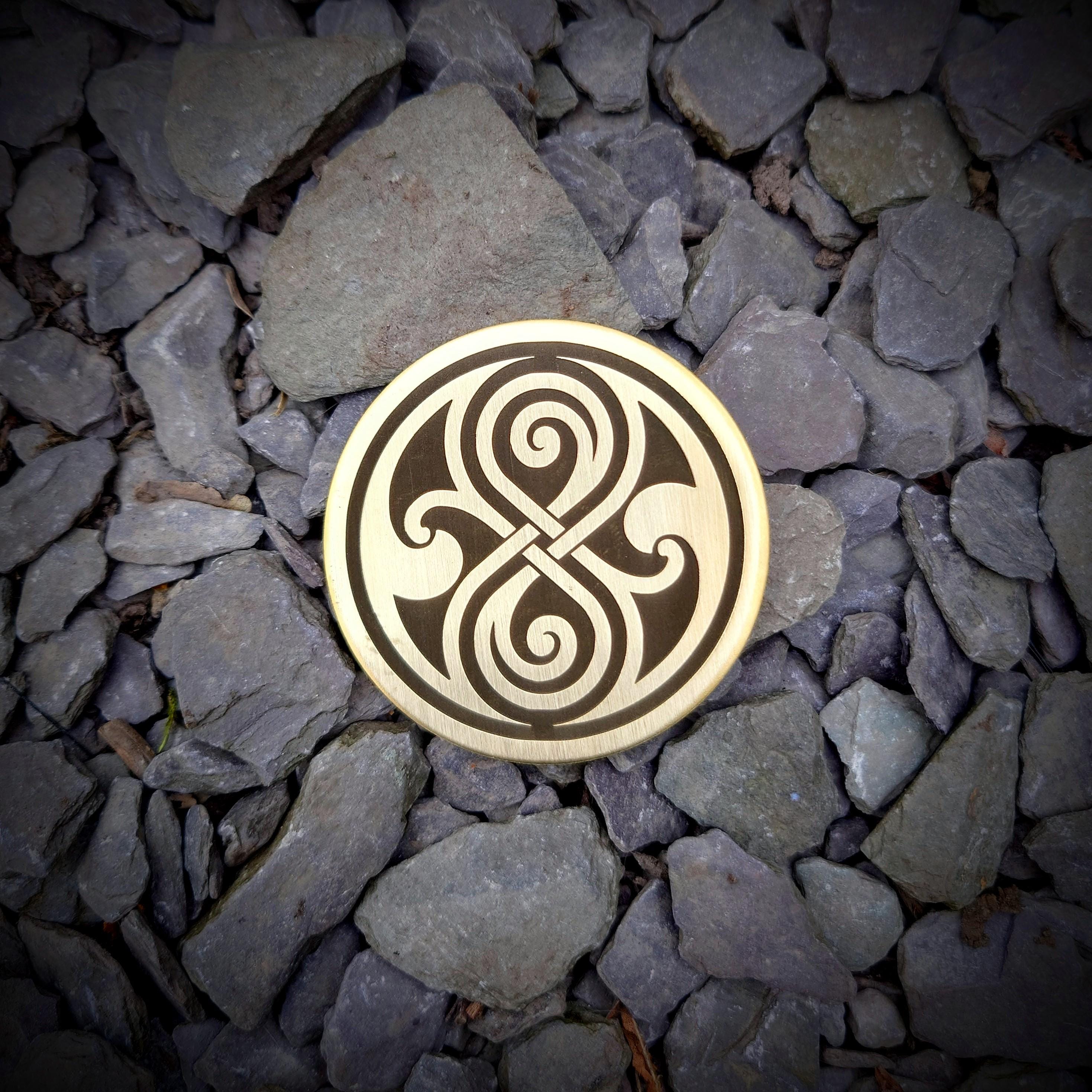 Gallifreyan Seal of Rassilon & TARDIS Custom Engraved Metal Disc ...
