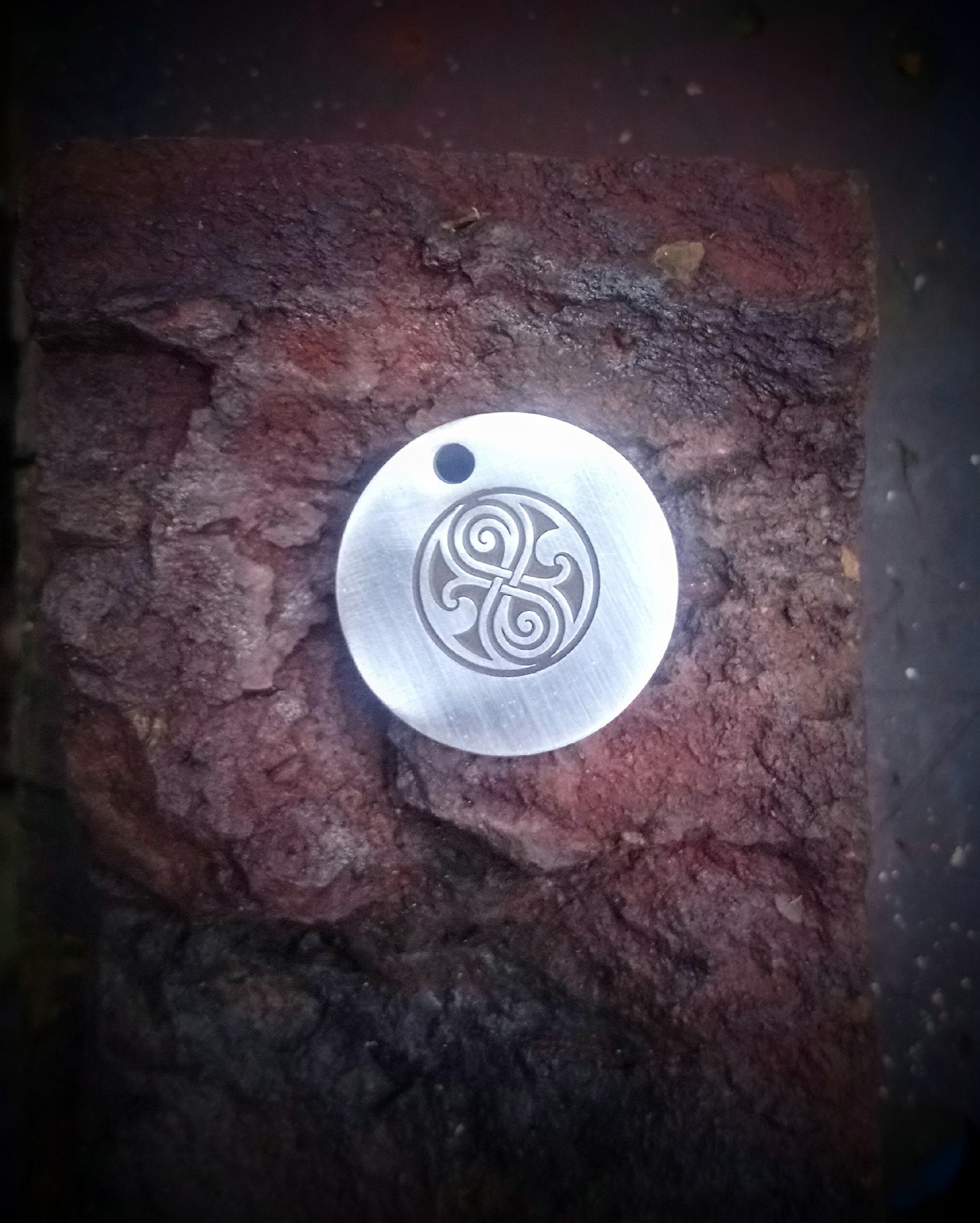Gallifreyan Seal of Rassilon & TARDIS Custom Engraved Metal Disc ...