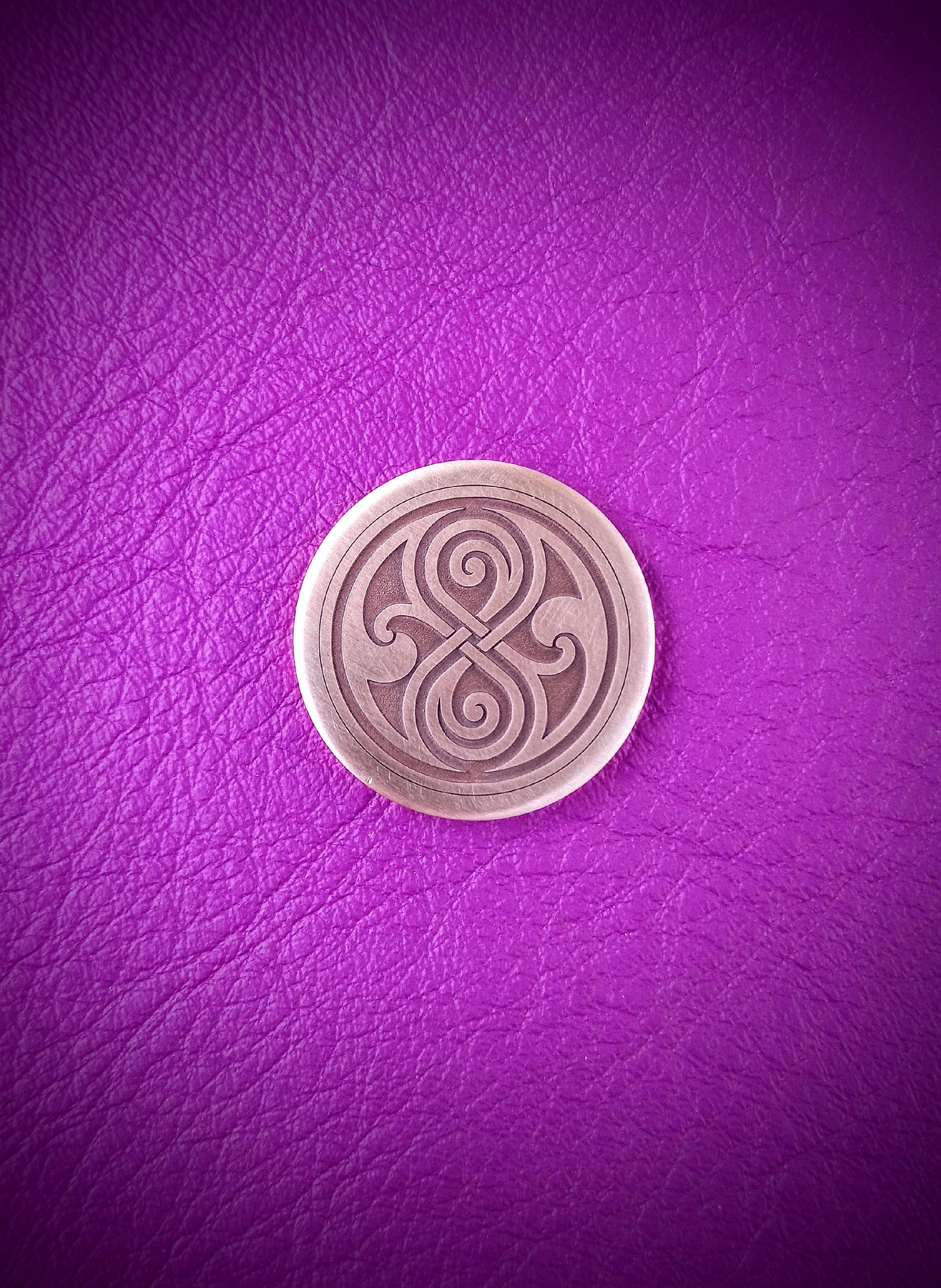 Gallifreyan Seal of Rassilon & TARDIS Custom Engraved Metal Disc ...