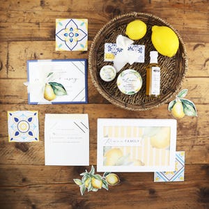 Unboxing Experience Wedding Invitation Set With Custom Gifts, Thematic ...